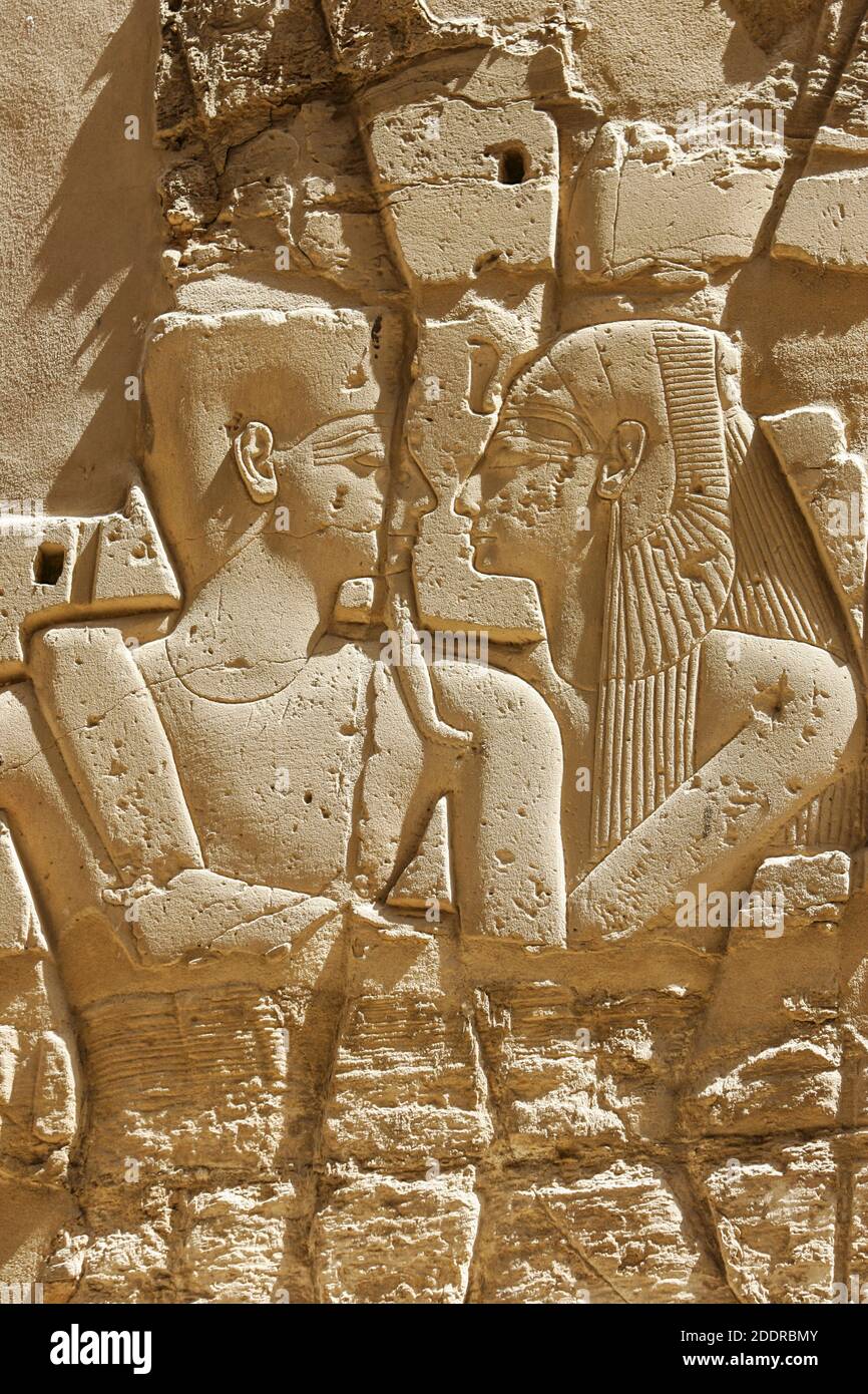Karnak temple complex bas relief Banque de photographies et d’images à ...