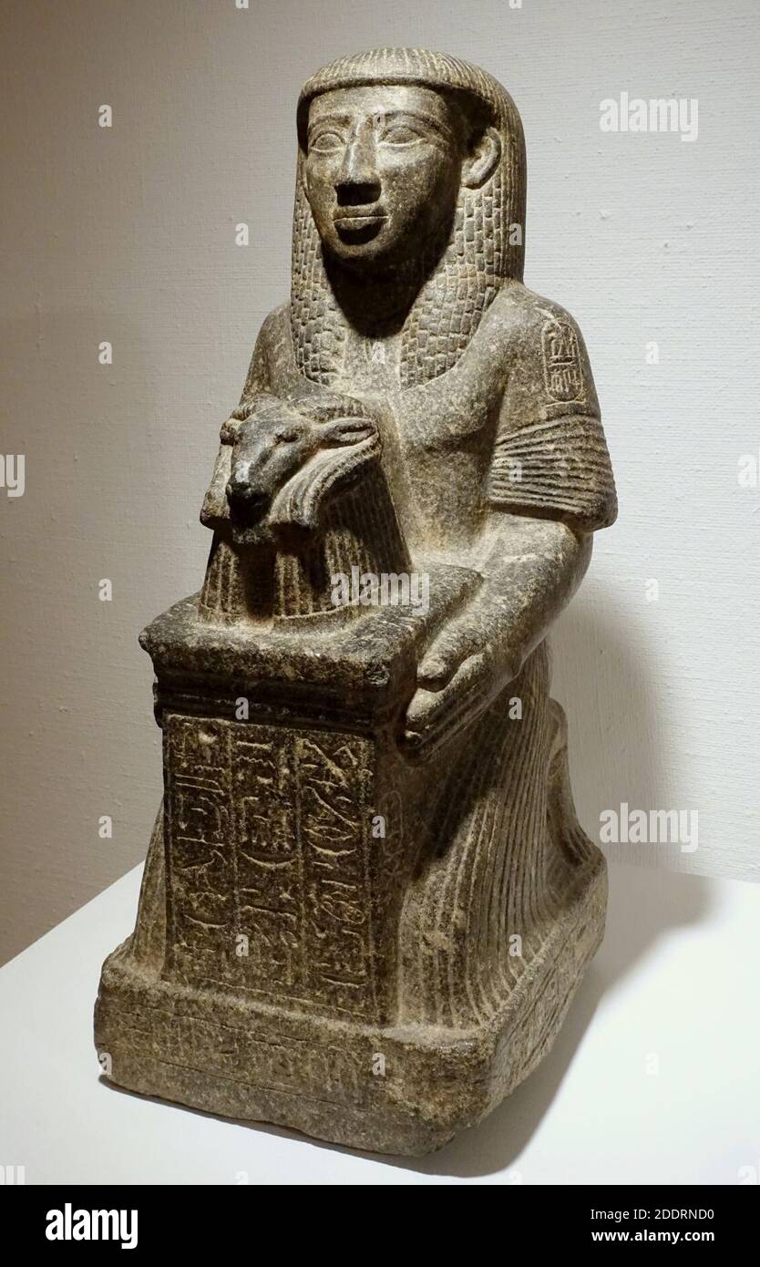 Granite statue scribe Banque de photographies et d’images à haute ...