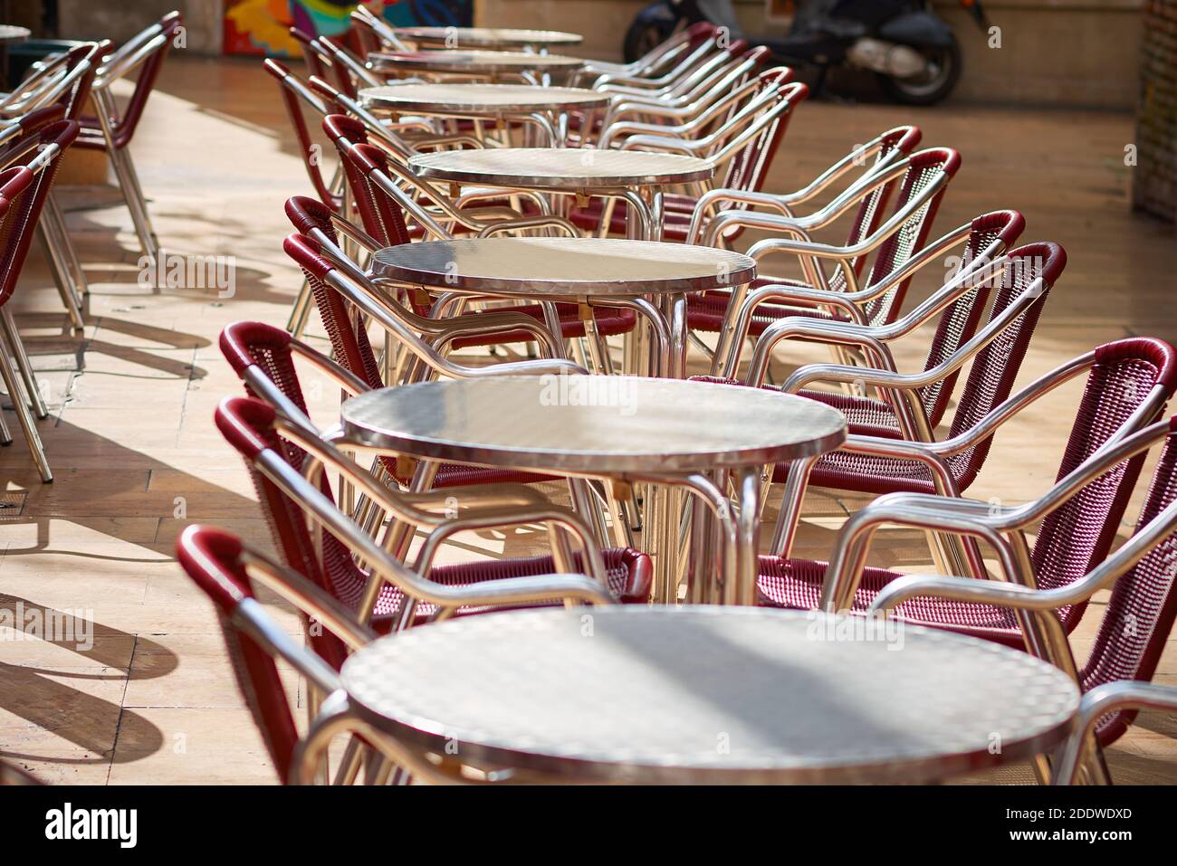 Diverses tables Banque de photographies et d’images à haute résolution ...