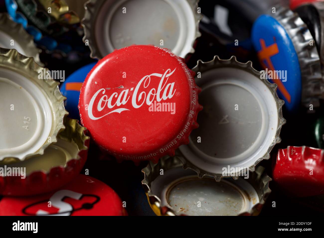 Capsules de bouteilles de coca cola Banque de photographies et d’images ...