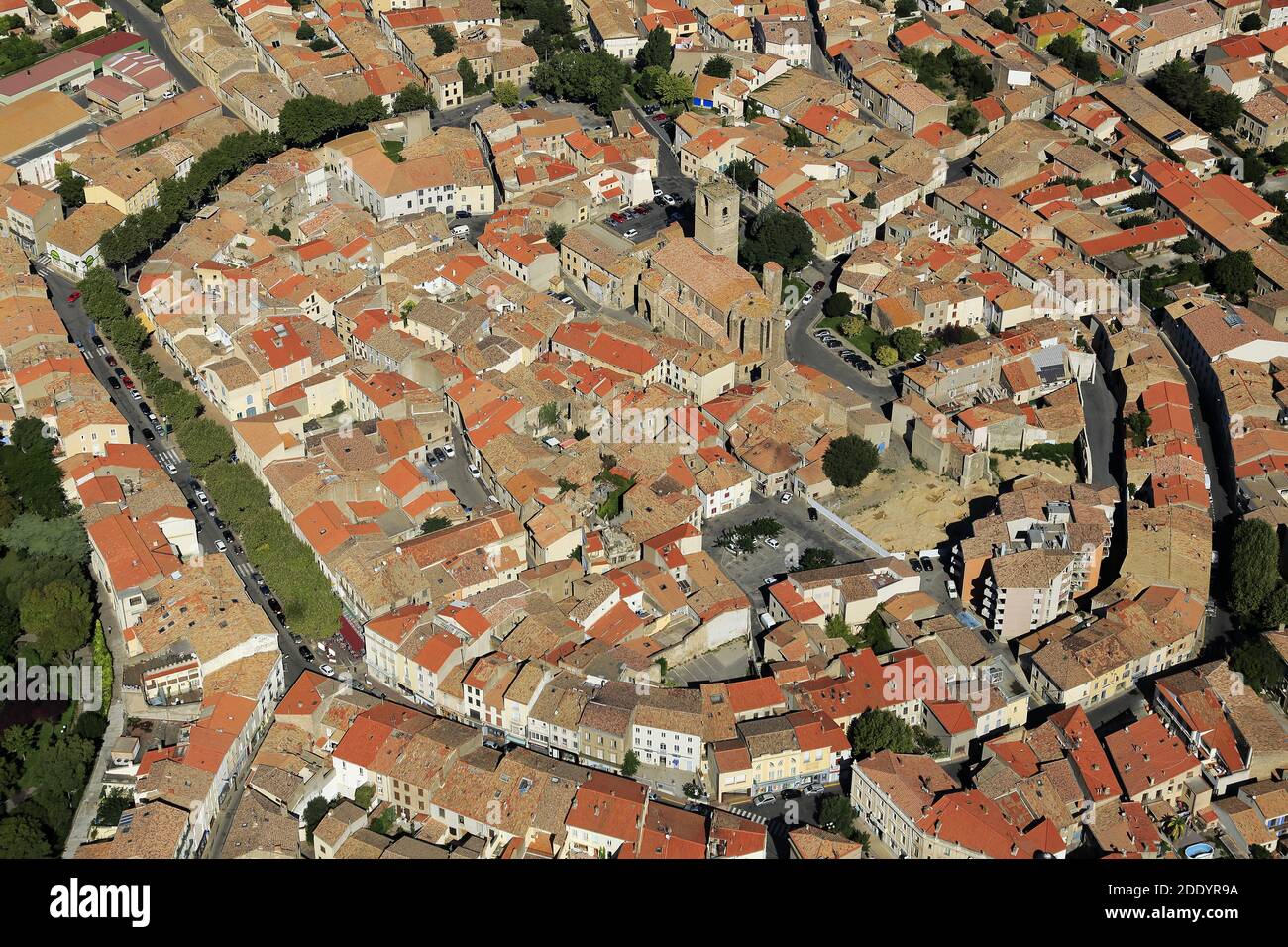 Lezignan-Corbières (sud de la France) : vue aérienne de la vieille ...