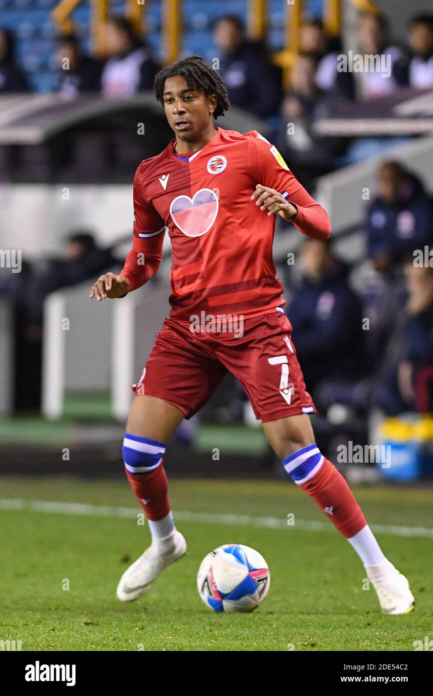 Michael olise de lecture Banque de photographies et d’images à haute ...
