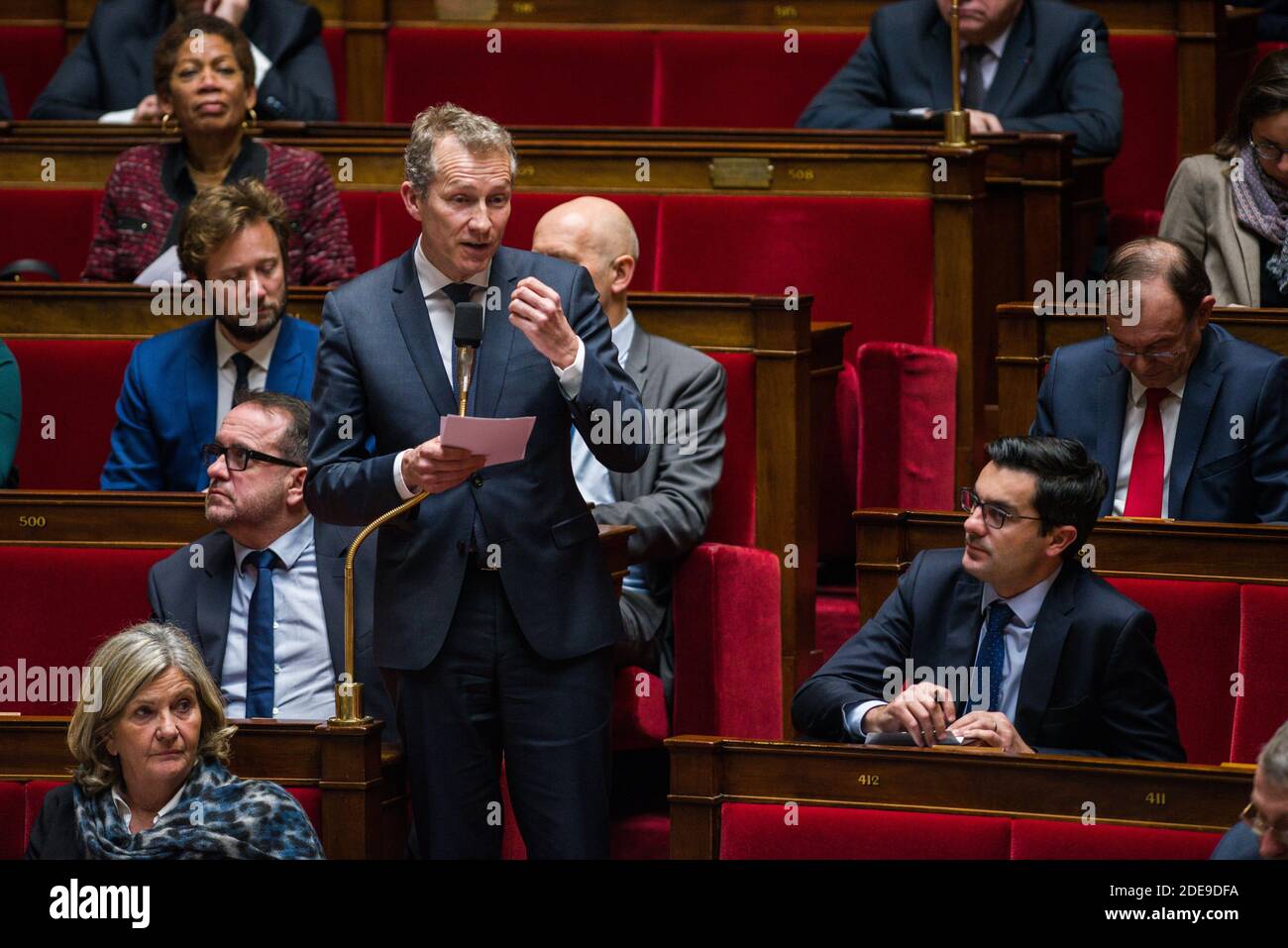 Guillaume Garot, député du Parti socialiste, prend la parole à l'heure ...