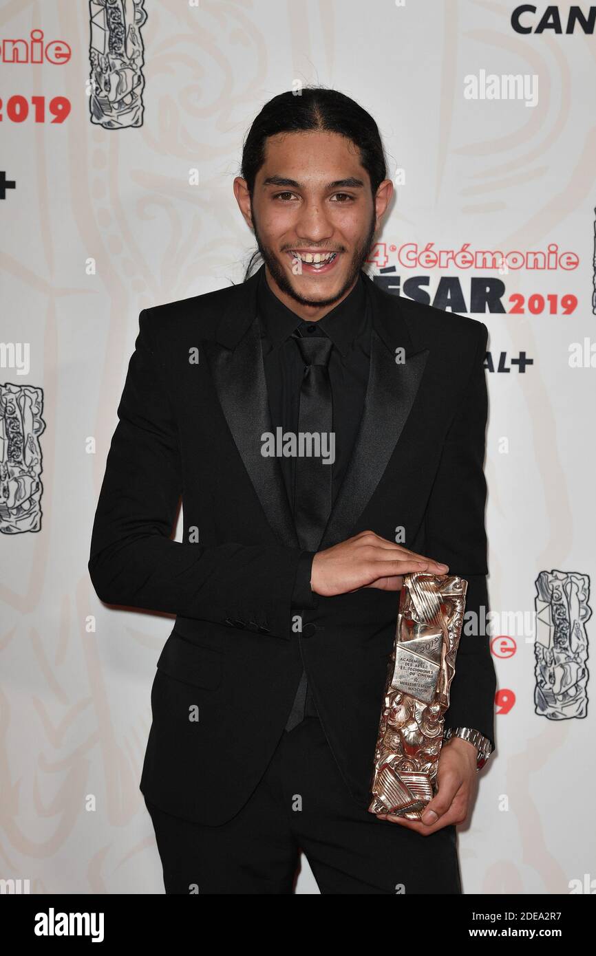 Le meilleur jeune acteur Dylan Robert à la salle de presse lors de la 44e cérémonie annuelle des ...