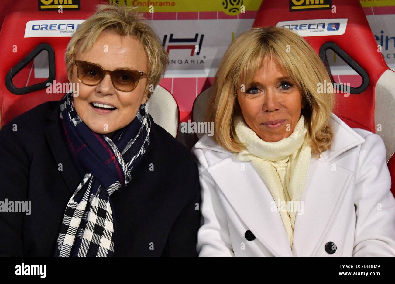 La première dame Brigitte Macron et l'actrice Muriel Robin sont vues ...