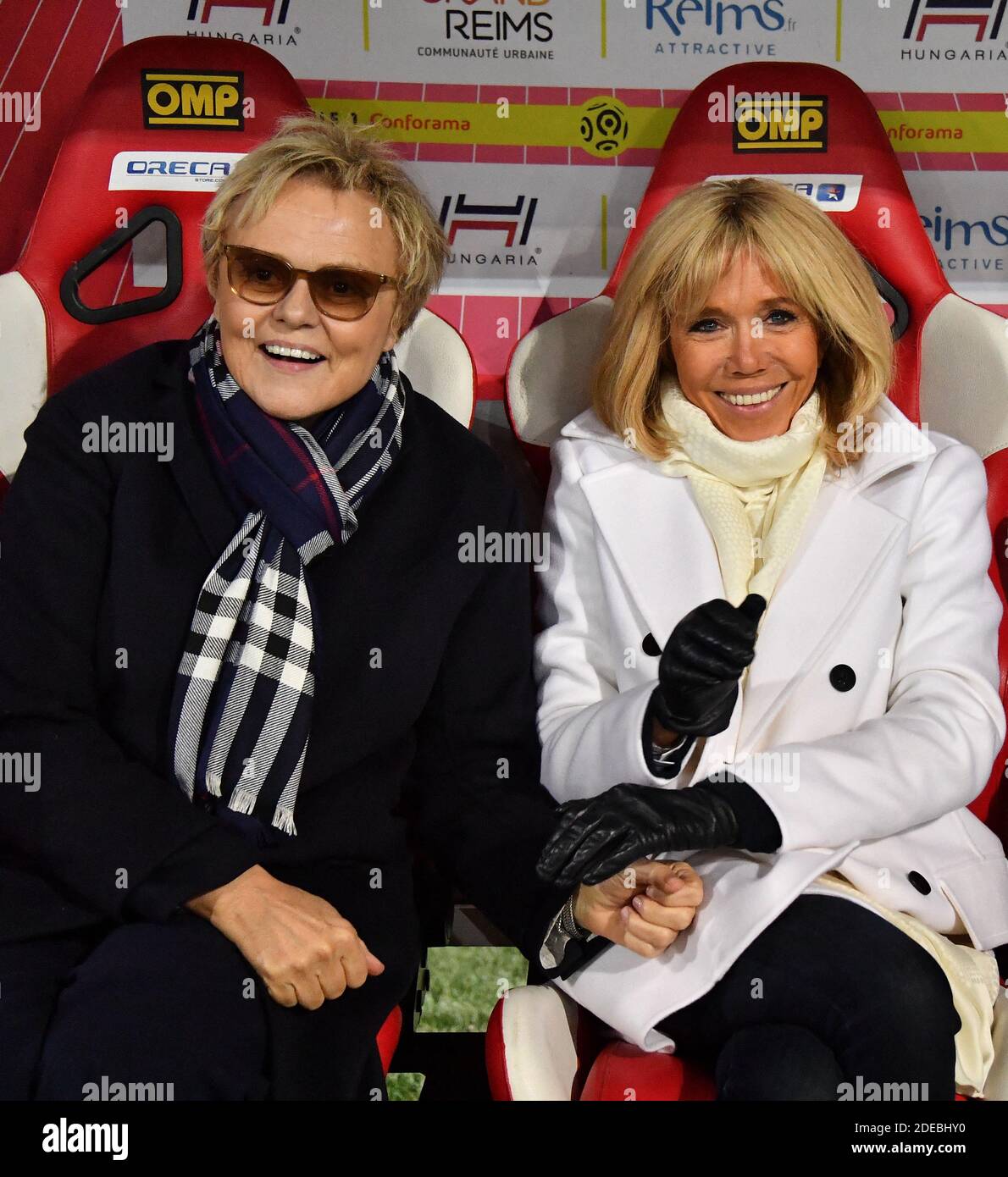 La première dame Brigitte Macron et l'actrice Muriel Robin sont vues ...
