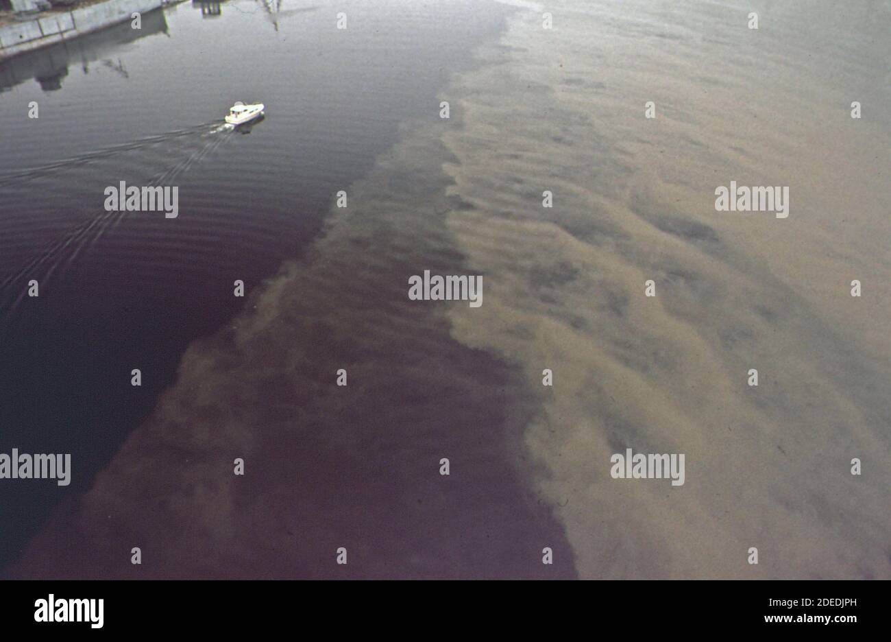 Photos des années 1970 (1972) - pollution dans le fleuve Columbia ...