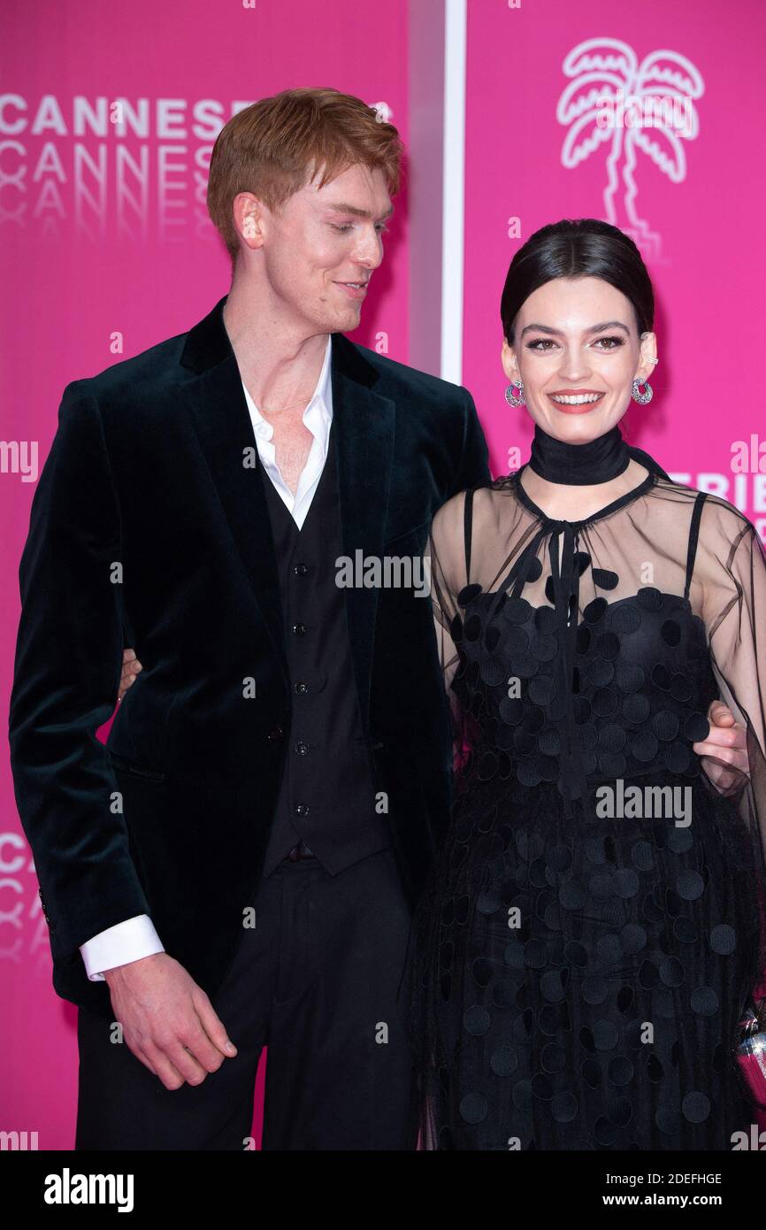 Emma Mackey, membre du jury, et son ami Dan Whitlam assistent à la 2e ...