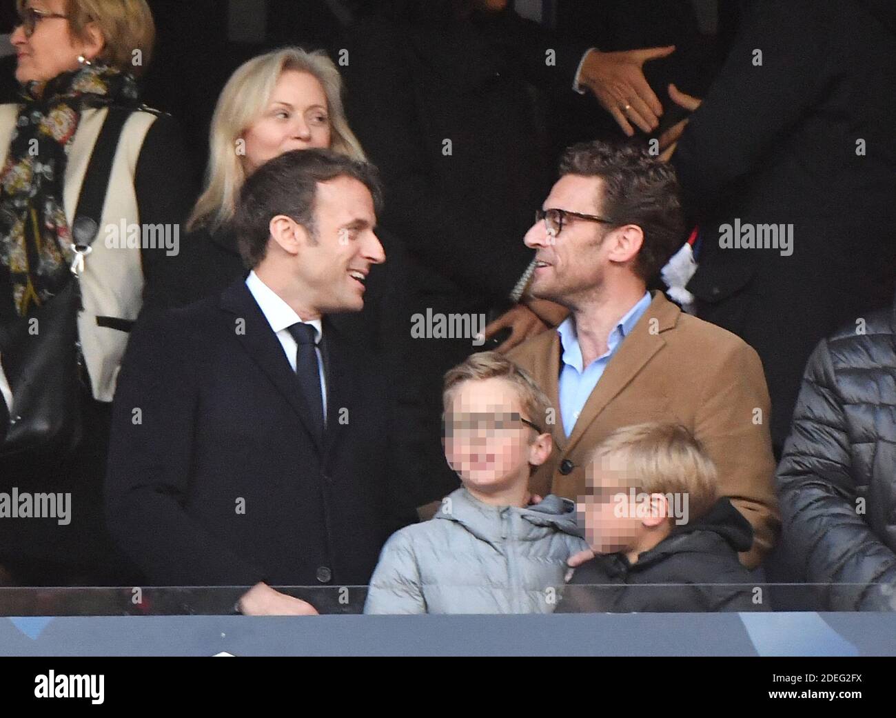 Le président français Emmanuel Macron et son frère Laurent Macron et ...