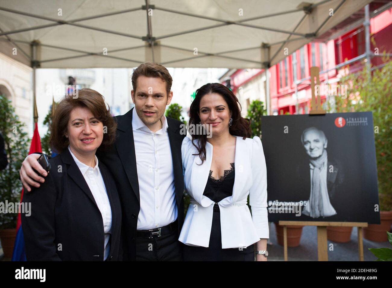Nicolas Aznavour, fils de Charles Aznavour ici pour inaugurer la plaque ...