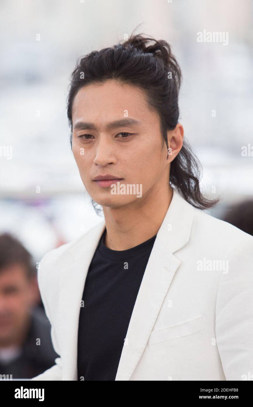 Sung Kyu Kim assiste au Gangster, à la COP, au Devil Photocall lors du ...