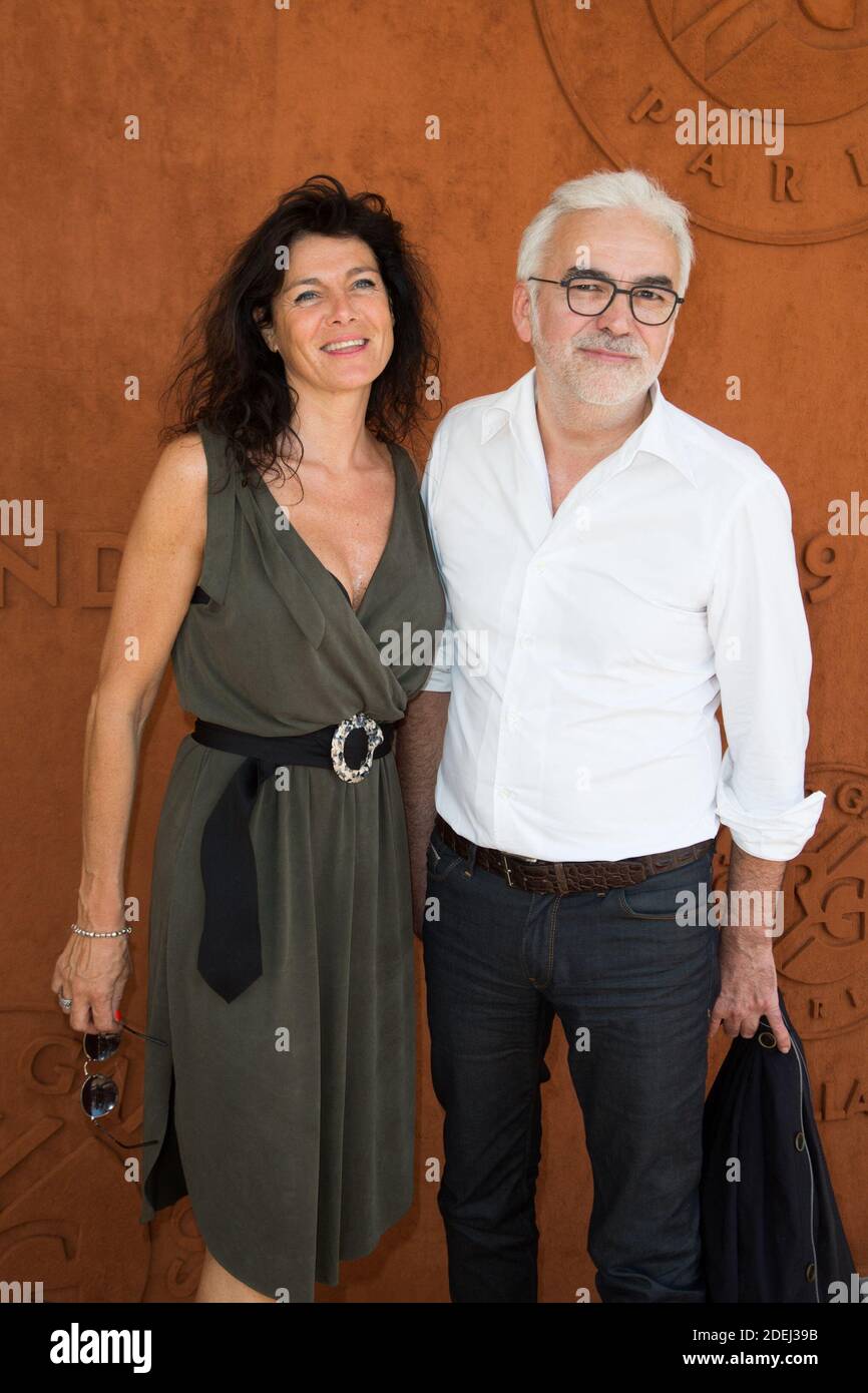 Pascal Praud et épouse Cathy dans Village lors de l'Open de tennis ...