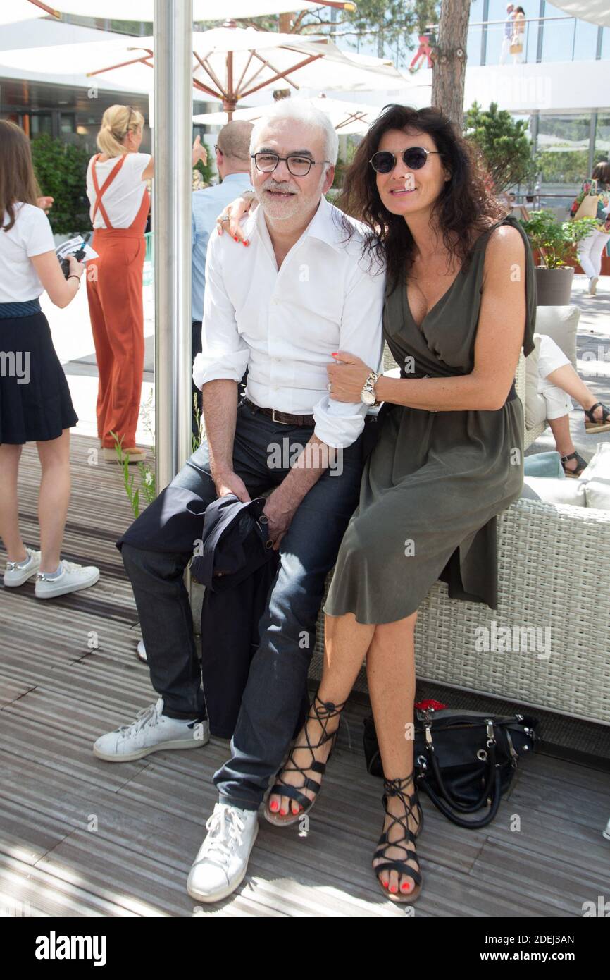 Pascal Praud et épouse Cathy dans Village lors de l'Open de tennis ...