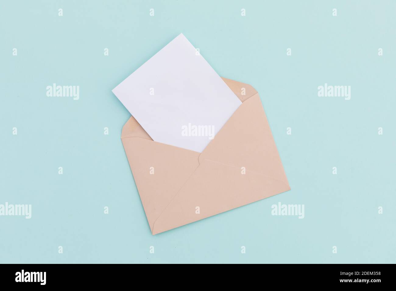 Lettre de mensonge Banque de photographies et d’images à haute résolution - Alamy