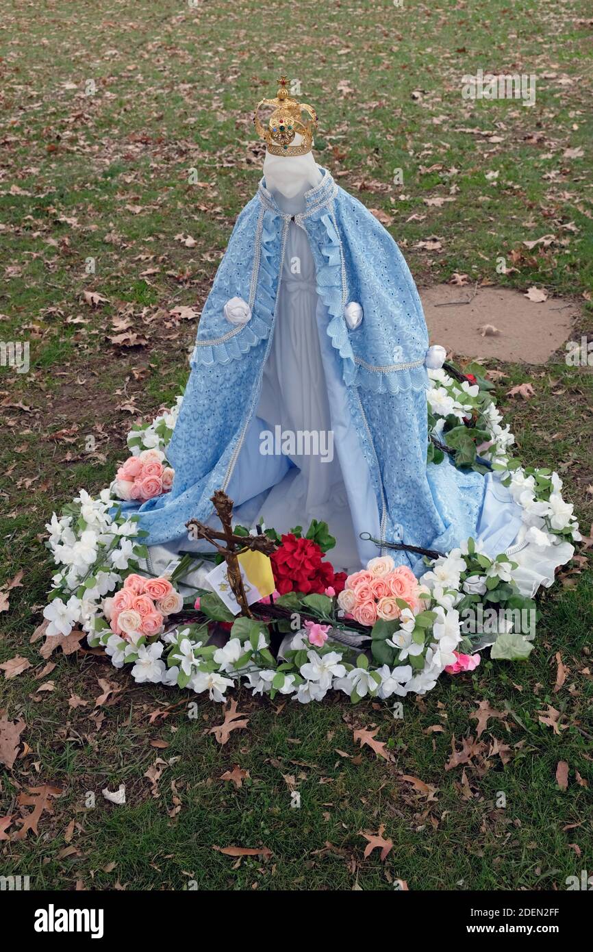 Une statue de la Vierge Marie sur le site du Pavillon du Vatican, dans ...
