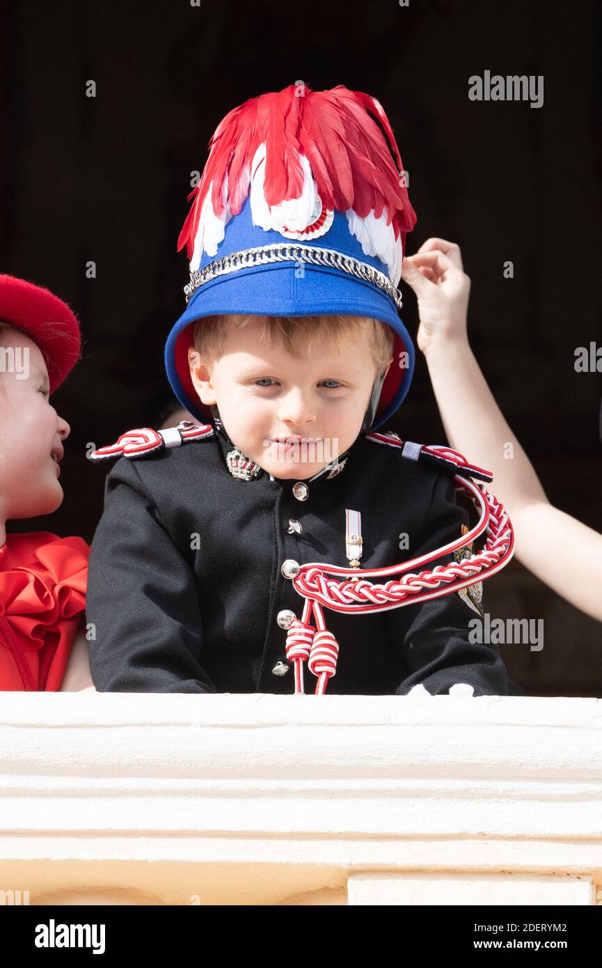Le prince héritier Jacques de Monaco pose sur le balcon du Palais lors ...