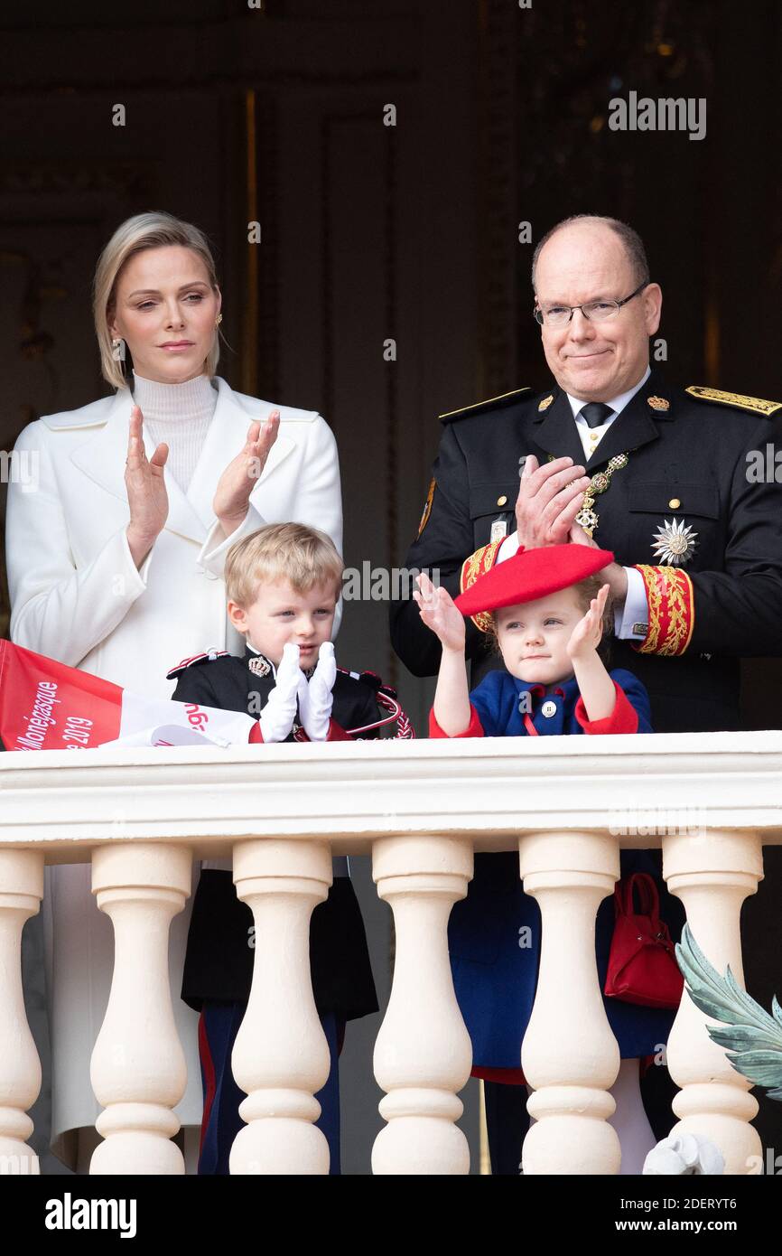 Le prince héritier Jacques de Monaco pose sur le balcon du Palais lors ...