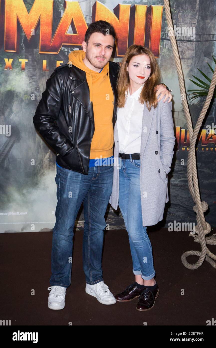 Siphano et son invité assistent à la première du film de Paris ...