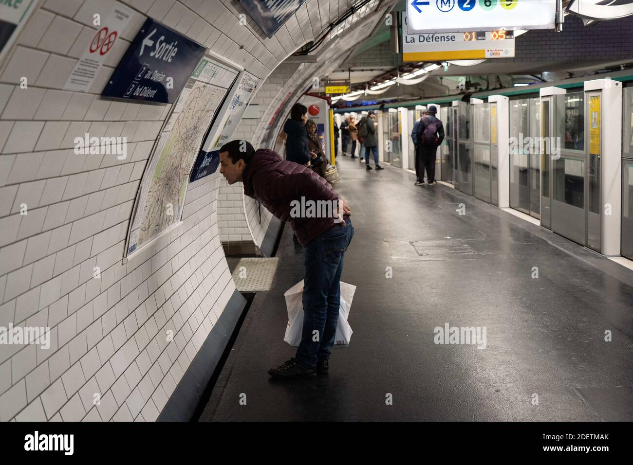 Station de métro paris nation Banque de photographies et d’images à ...