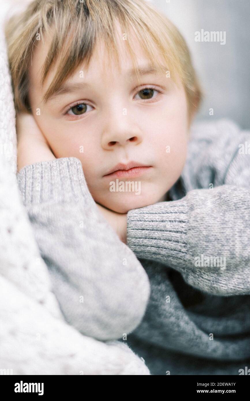 Neutral expression Banque de photographies et d’images à haute ...