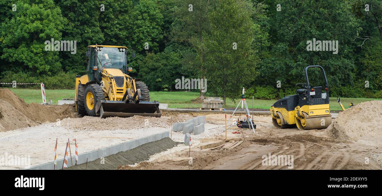 Chantier de construction d'une nouvelle route et d'un nouveau trottoir ...
