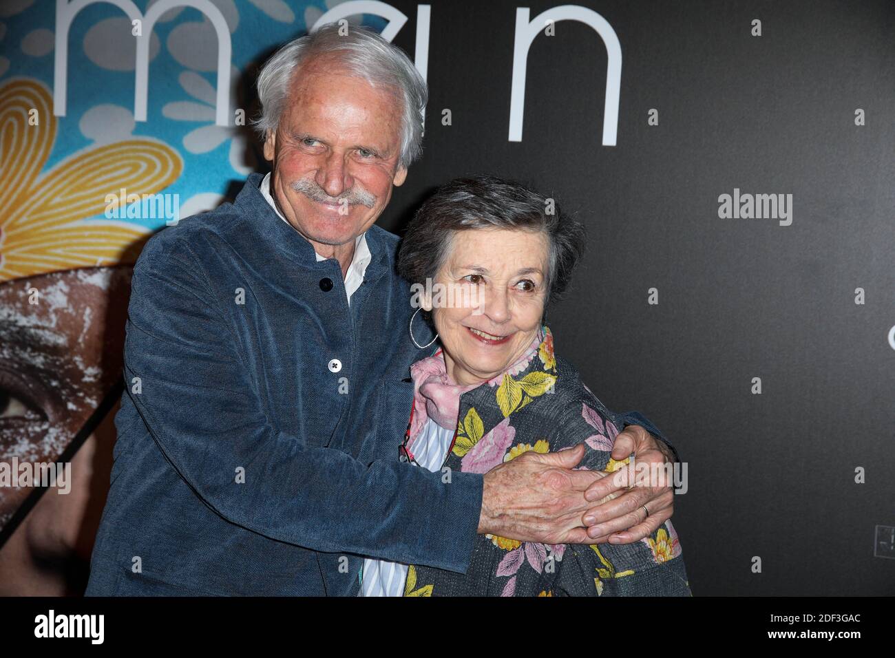 Yann Arthus-Bertrand et sa femme Anne assistent à la première femme à l ...