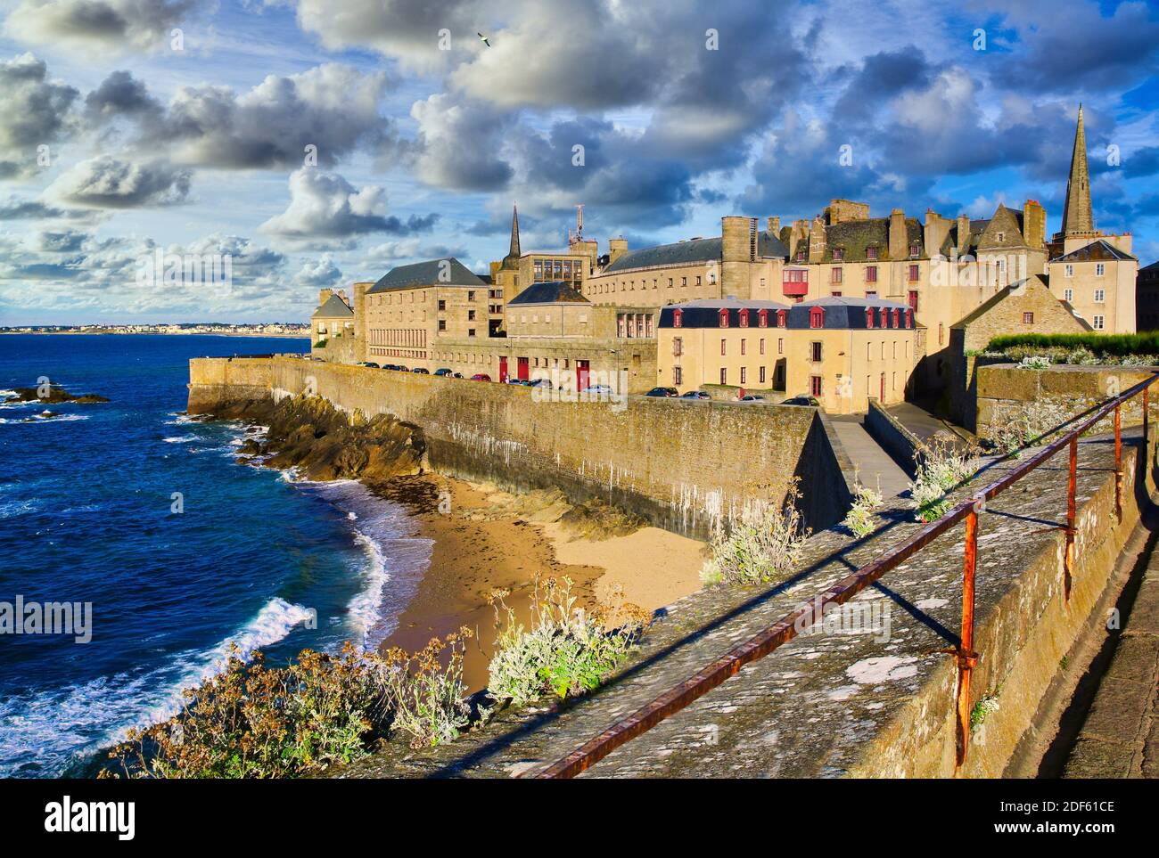 Cote emeraude bretagne Banque de photographies et d’images à haute ...