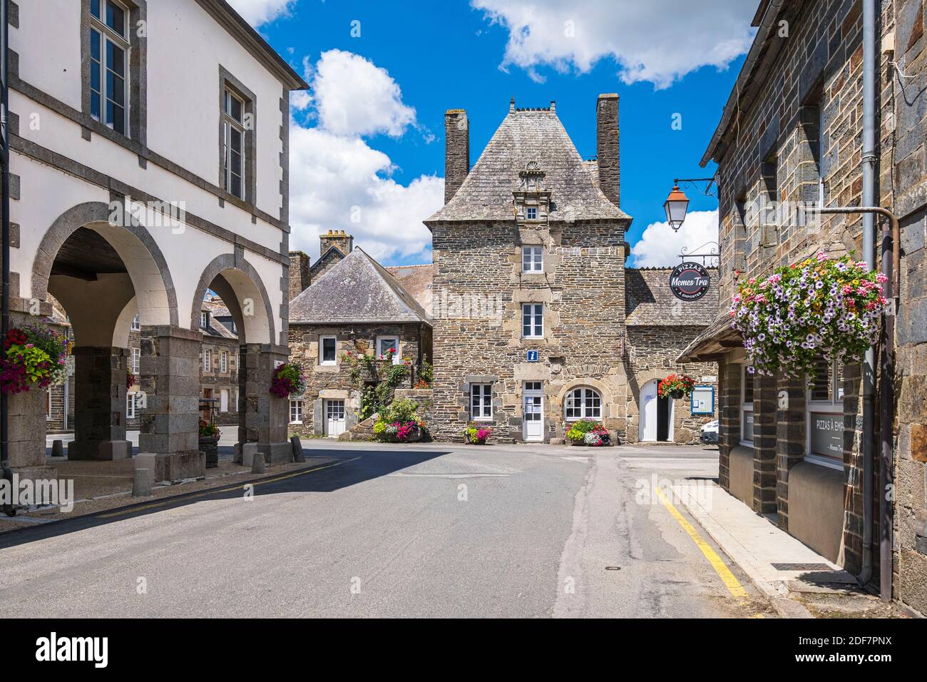France, Côtes-d'Armor, Gouarec, le Pavillon des Rohan, maison en schist ...