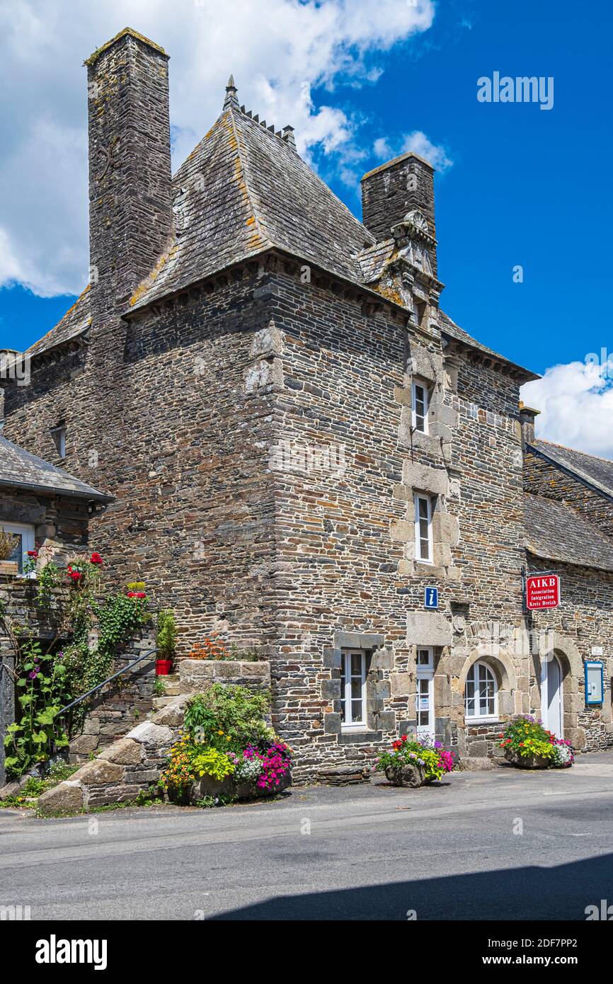 France, Côtes-d'Armor, Gouarec, le Pavillon des Rohan, maison en schist ...