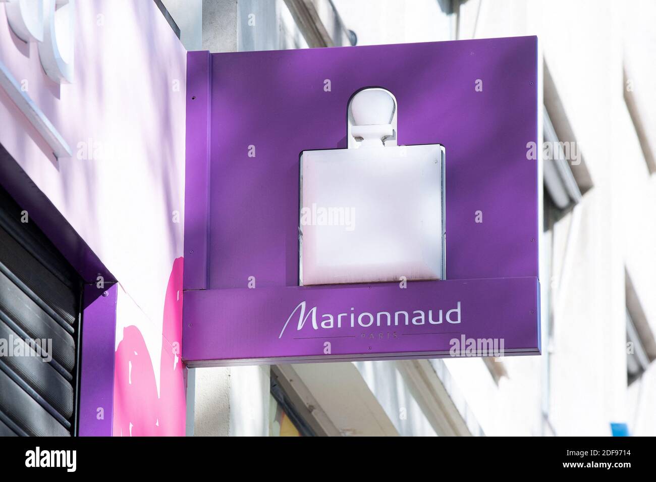 Logo marionnaud Banque de photographies et d’images à haute résolution ...