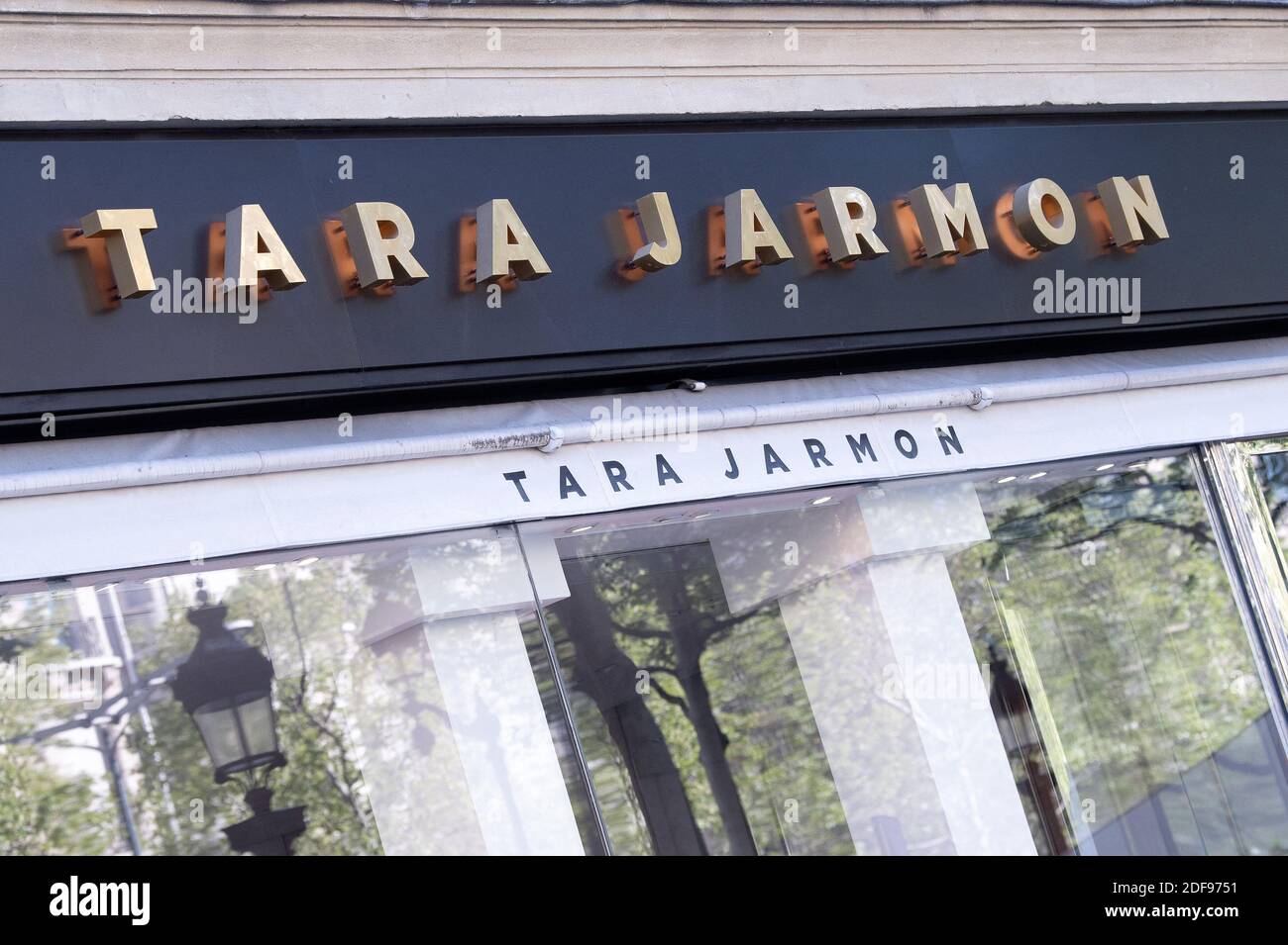 Tara jarmon Banque de photographies et d’images à haute résolution - Alamy