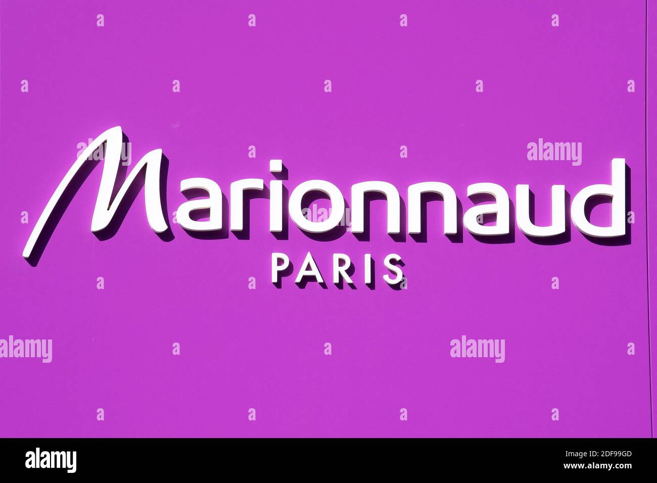 Logo marionnaud Banque de photographies et d’images à haute résolution ...