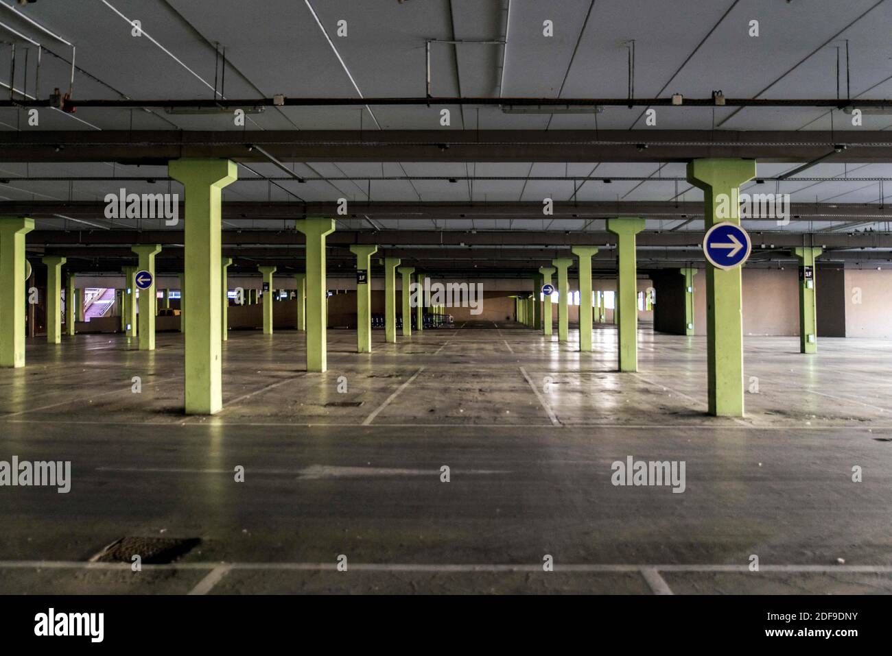 Le centre commercial Belle Epine a fermé ses portes à Paris, en France ...