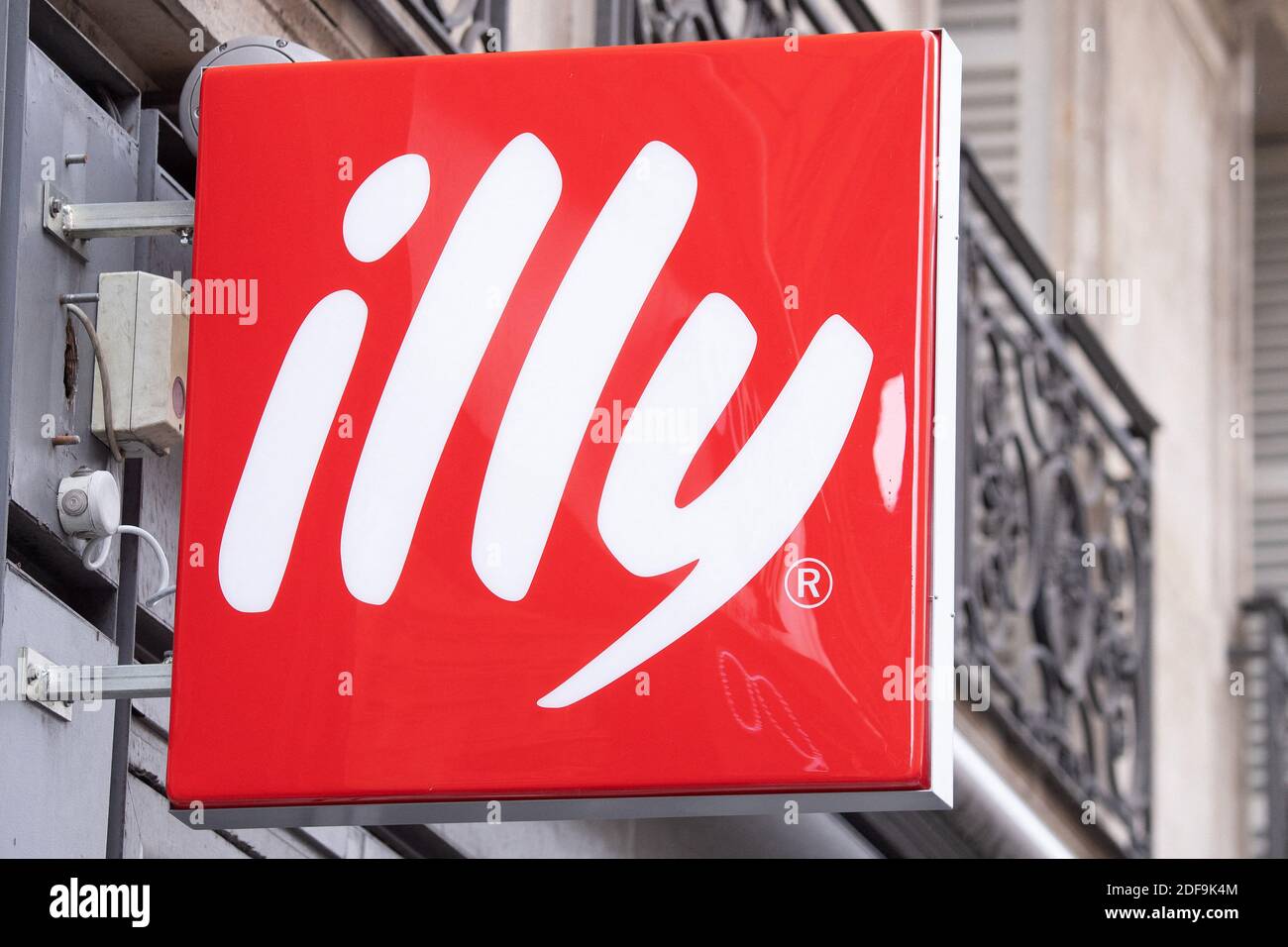 Illy logo Banque de photographies et d’images à haute résolution - Alamy