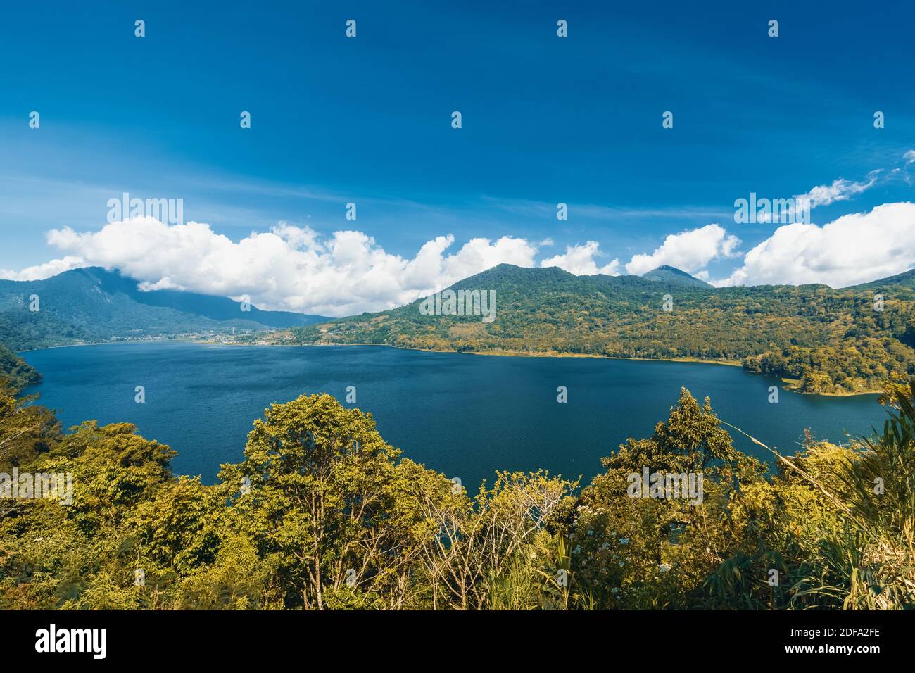 Danau buyan Banque de photographies et d’images à haute résolution - Alamy