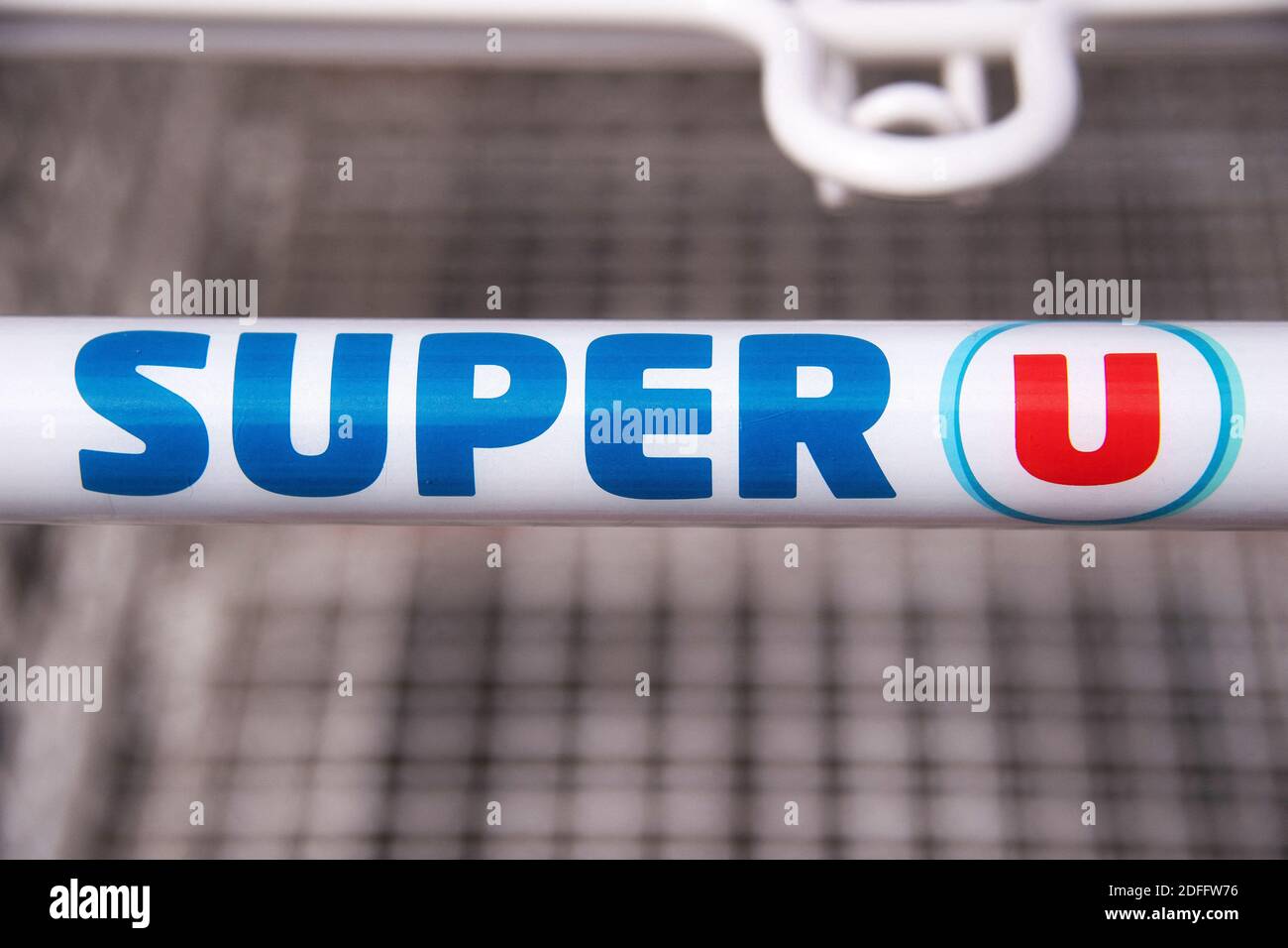 Un magasin signe de SUPER U, le 24 2020 août à Saint-Nazaire France ...