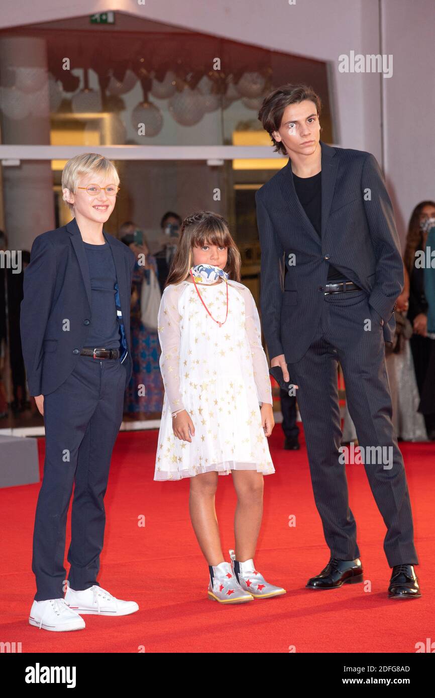 Mattia Garaci, Lea Favino et Francesco Gheghi participant à la première ...