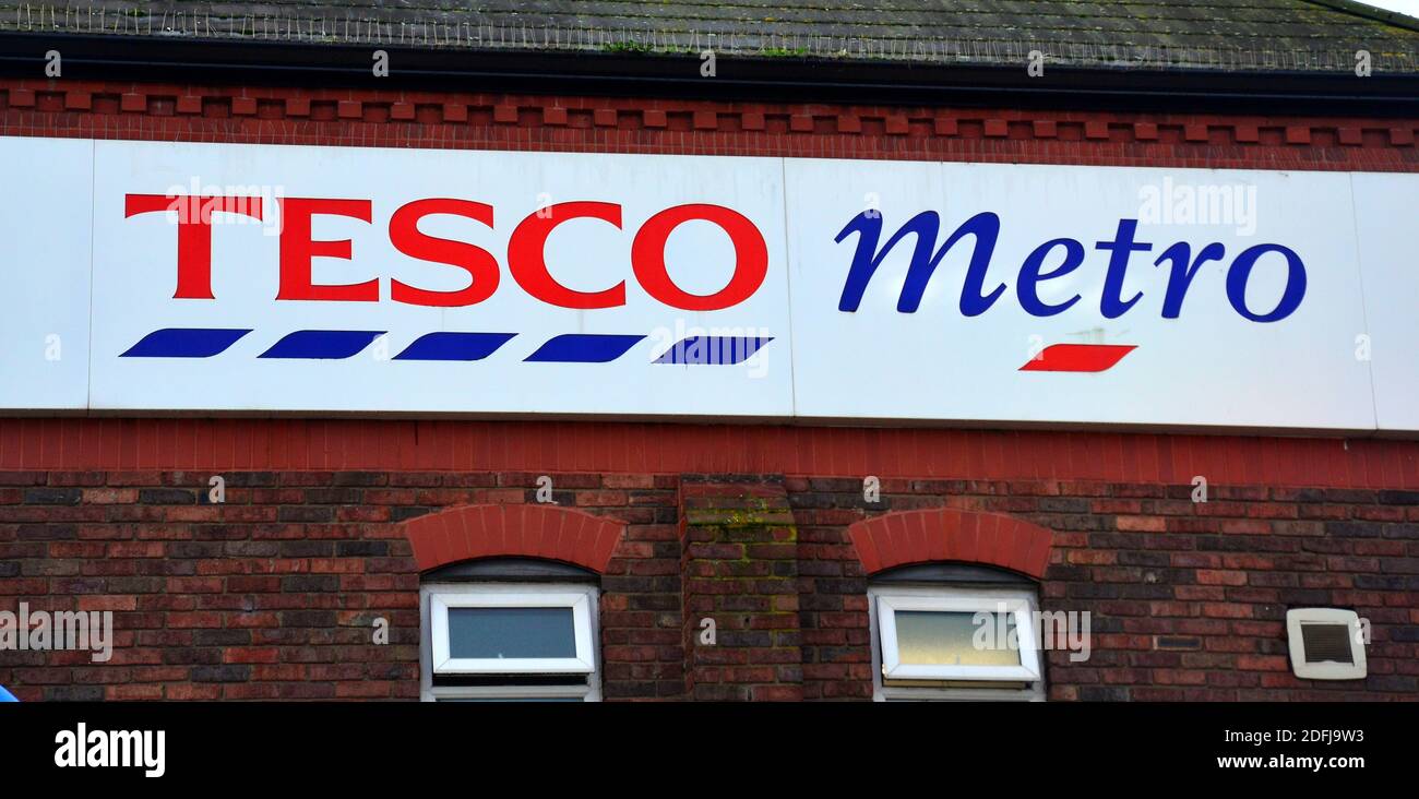 Tesco metro manchester Banque de photographies et d’images à haute ...