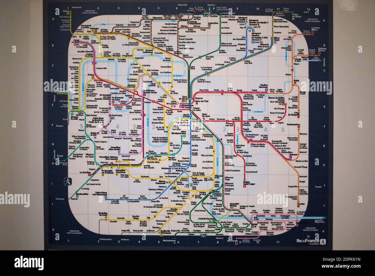 Plan RATP de métro à Paris. Une photo prise le 2 octobre 2020 montre le ...