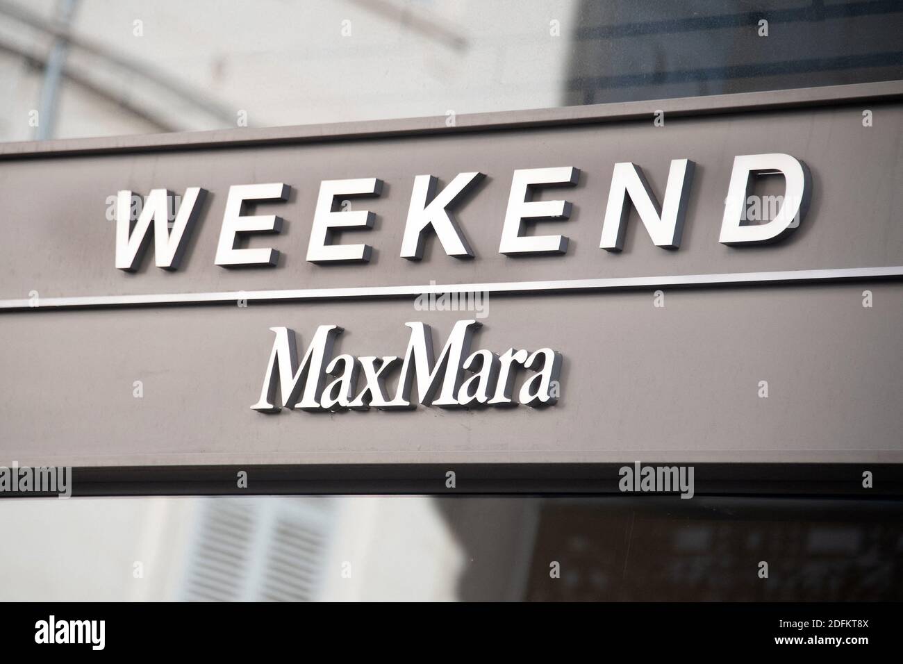 Max Mara Logo Banque d'image et photos - Alamy