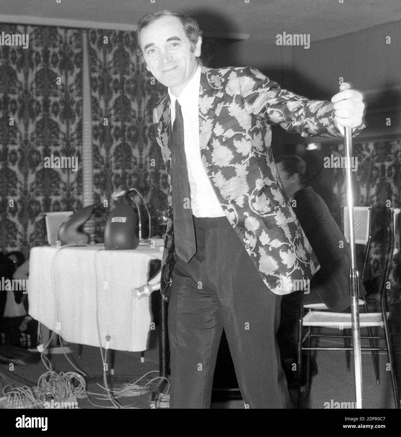 Charles aznavour et sa fille Banque de photographies et d’images à ...