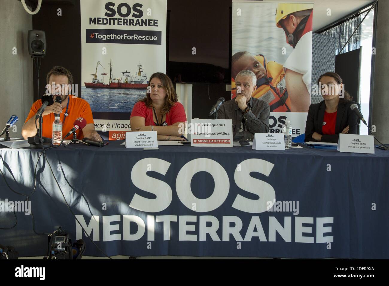 Sos band Banque de photographies et d’images à haute résolution - Alamy