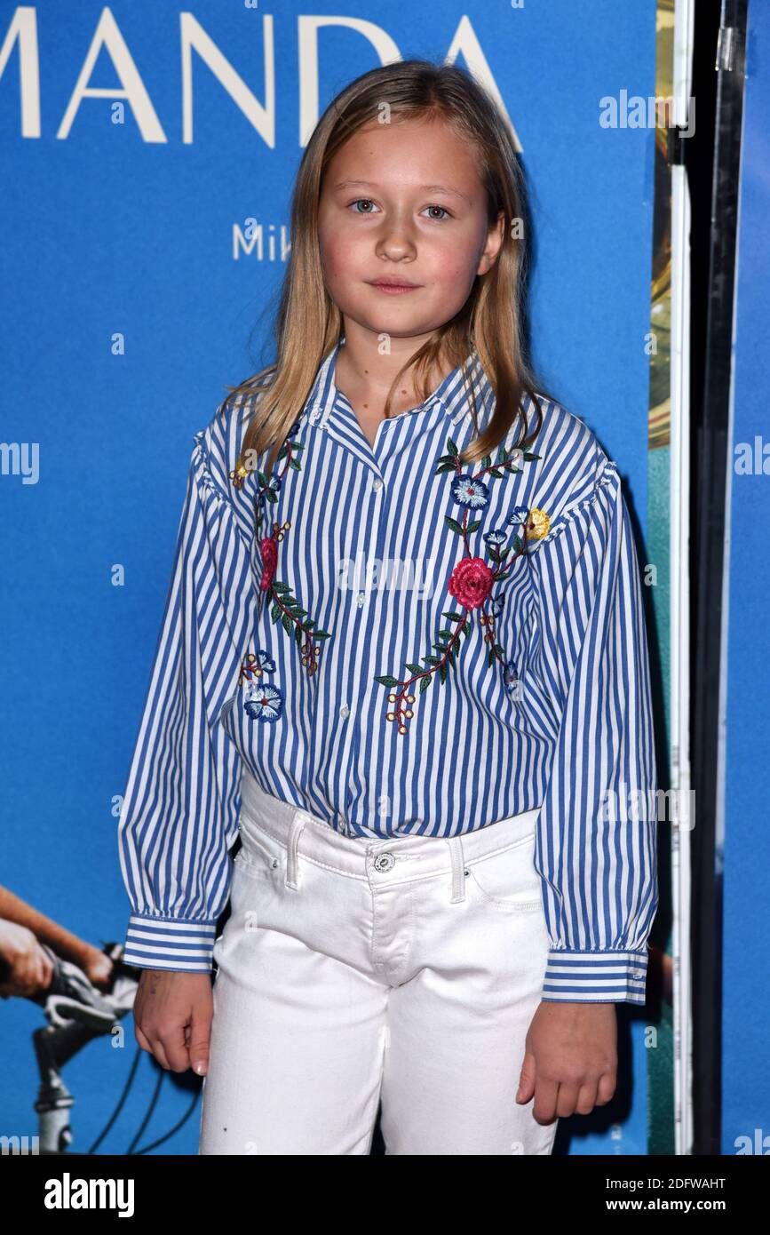 Isaure Multrier assiste à la première de l'Amanda à Paris, France, le ...