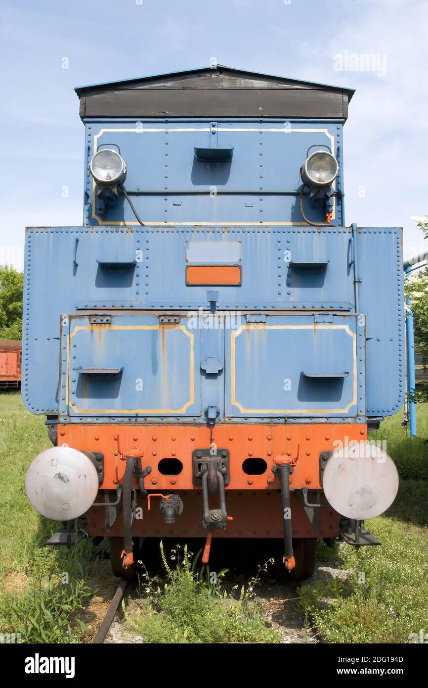Vieux train de face Banque de photographies et d’images à haute résolution - Alamy