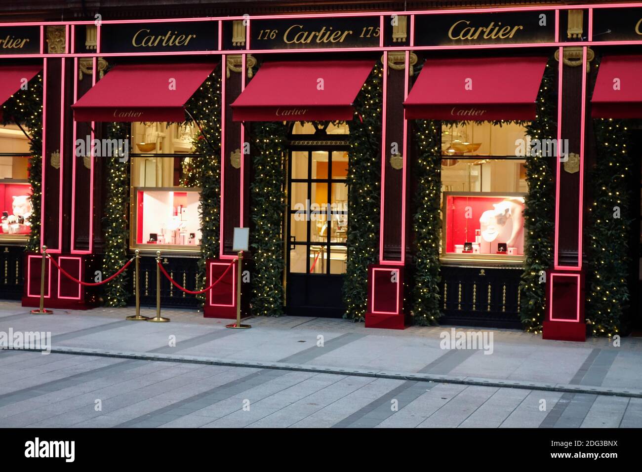 Cartier shop front christmas decorations Banque de photographies et d ...