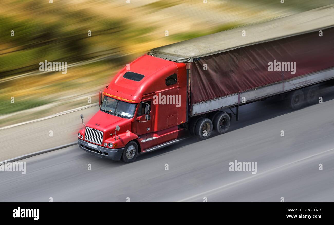 Camion cargo Banque de photographies et d’images à haute résolution - Alamy