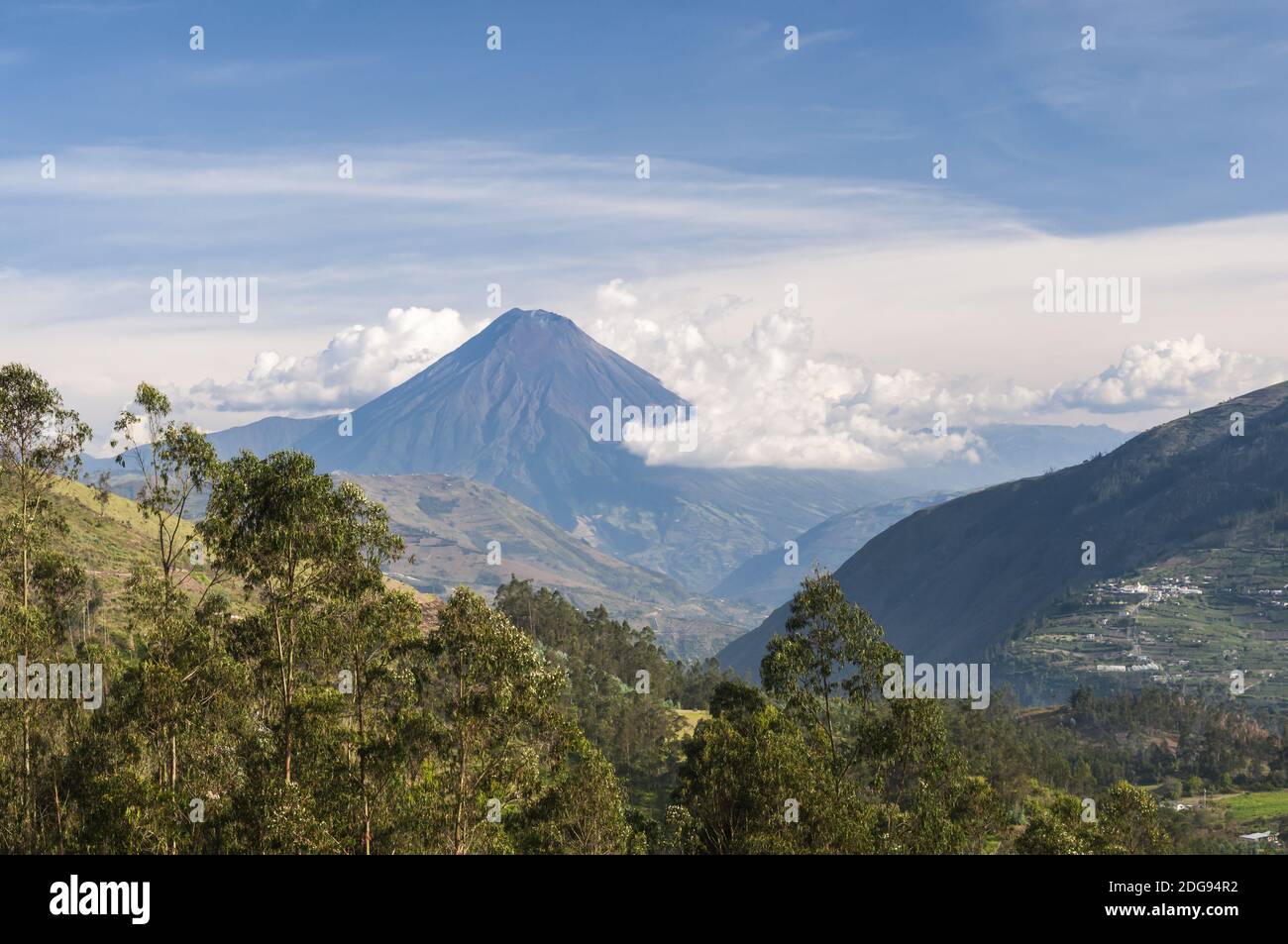 Volcan dans les andes Banque de photographies et d’images à haute ...
