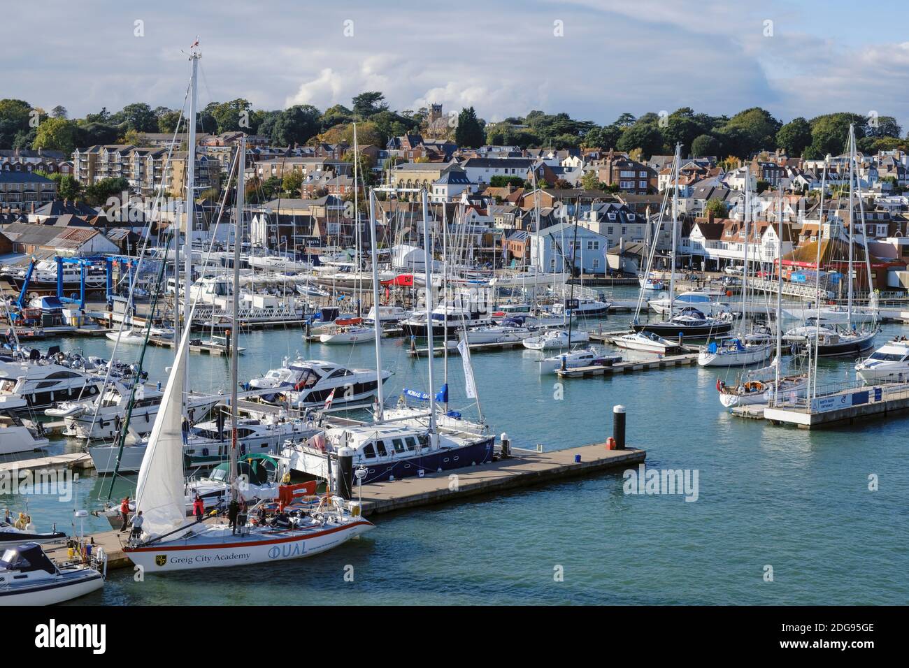 Cowes port Banque de photographies et d’images à haute résolution - Alamy