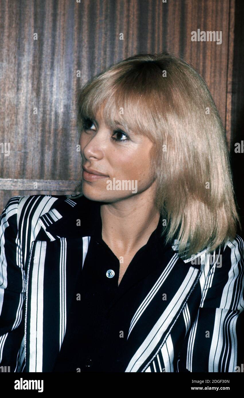 Exclusif - photo de dossier de l'actrice Mireille Darc est décédée à 79 ans. Photo par APS ...