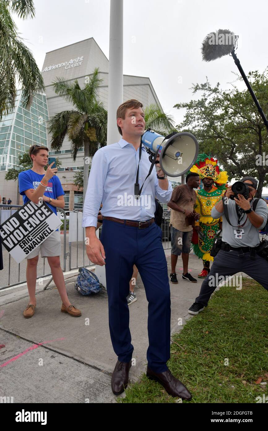 MIAMI, FLORIDE - le 27 juin : Eric Michael Swalwell Jr. est un homme ...